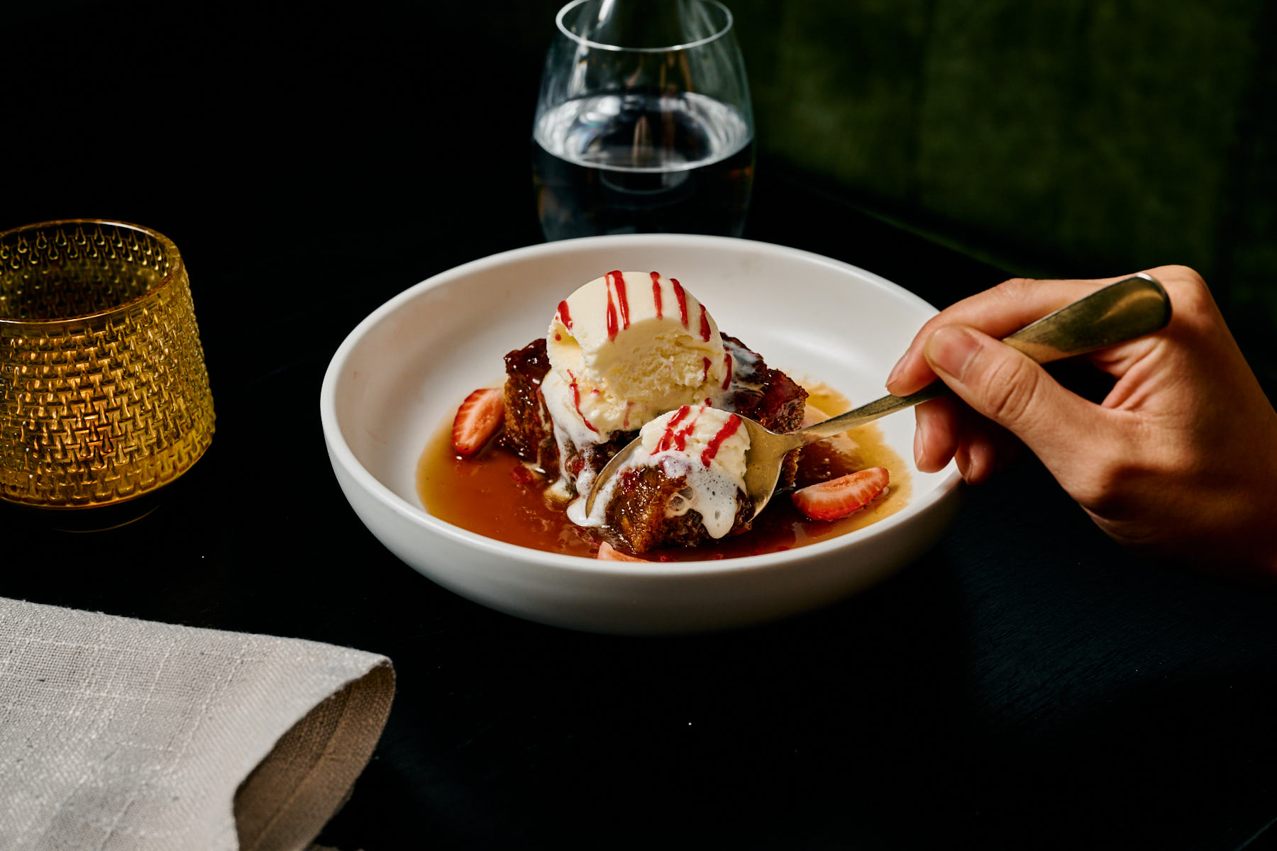MISTER MUNRO Restaurant & Bar | The Victoria Hotel Melbourne